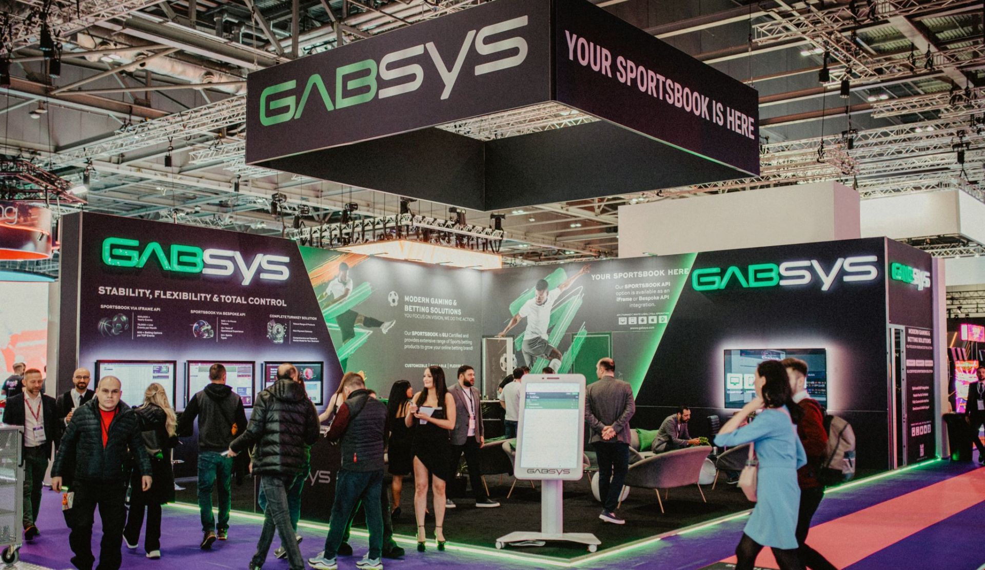 How to Utilise Vertical Space on your Exhibition Stand